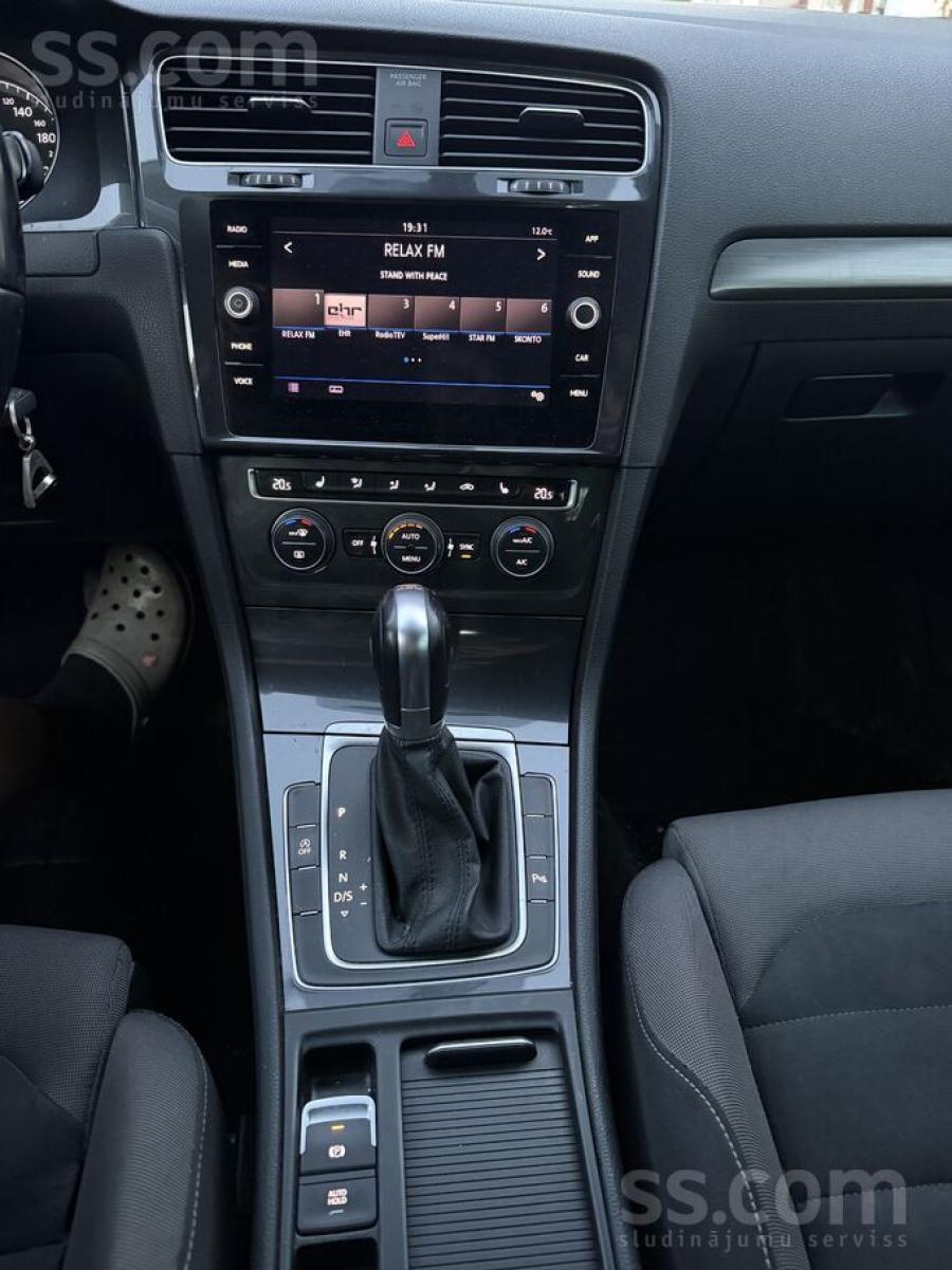 Pelēks Volkswagen Golf 2018 Rīga, ar dzinēja tilpumu 1.50 L un nobraukumu 168 tūkst. km par 9650 €, foto 7 vietnē AUTOMOTO.COM.LV