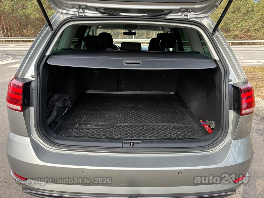 Grey Volkswagen Golf 2019 in Tallinn, with an engine capacity of 1.50 L and mileage of 131 thousand km for 12700 €, photo 12 on AUTOMOTO.COM.LV