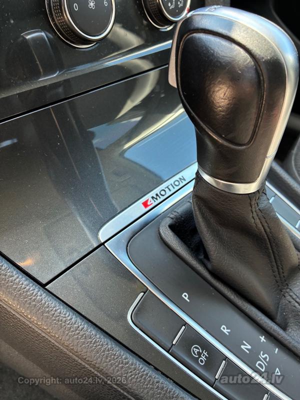 Grey Volkswagen Golf 2019 in Rakvere, with an engine capacity of 2.00 L and mileage of 193 thousand km for 12900 €, photo 7 on AUTOMOTO.COM.LV