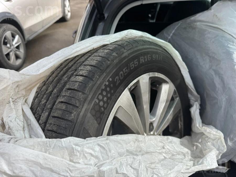 Grey Volkswagen Golf 2019 in Riga, with an engine capacity of 1.60 L and mileage of 238 thousand km for 7200 €, photo 9 on AUTOMOTO.COM.LV