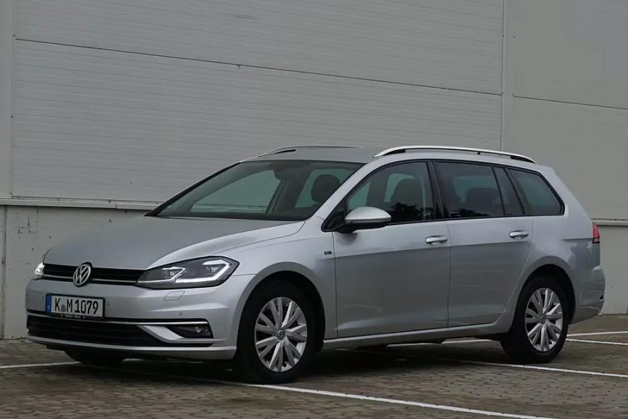 Grey Volkswagen Golf 2019 in Riga, with an engine capacity of 2.00 L and mileage of 278 thousand km for 9700 €, photo 5 on AUTOMOTO.COM.LV