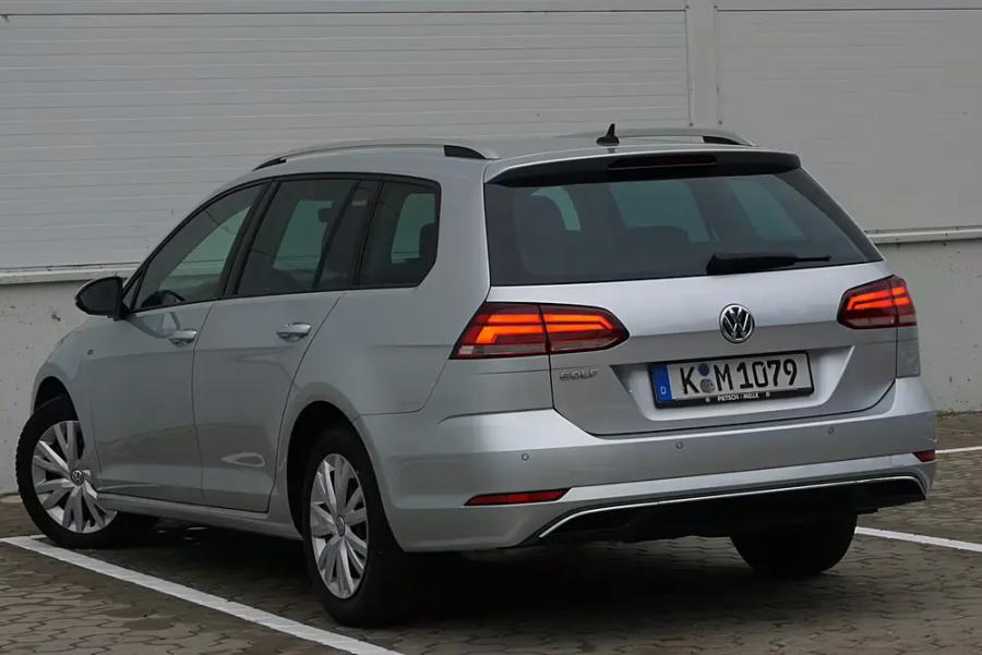 Grey Volkswagen Golf 2019 in Riga, with an engine capacity of 2.00 L and mileage of 278 thousand km for 9700 €, photo 7 on AUTOMOTO.COM.LV
