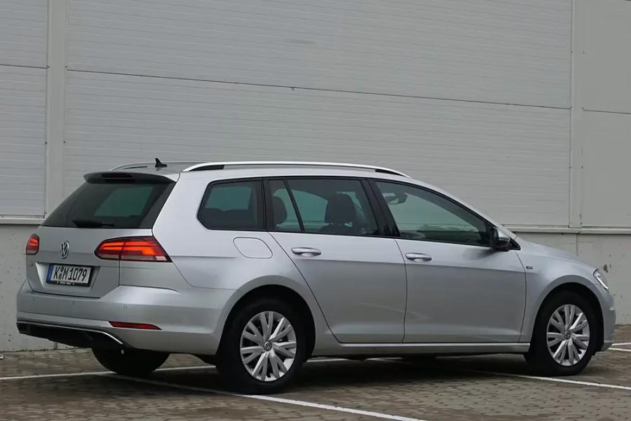 Grey Volkswagen Golf 2019 in Riga, with an engine capacity of 2.00 L and mileage of 278 thousand km for 9700 €, photo 9 on AUTOMOTO.COM.LV