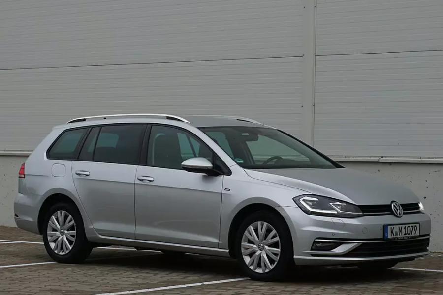 Grey Volkswagen Golf 2019 in Riga, with an engine capacity of 2.00 L and mileage of 278 thousand km for 9700 €, photo 10 on AUTOMOTO.COM.LV