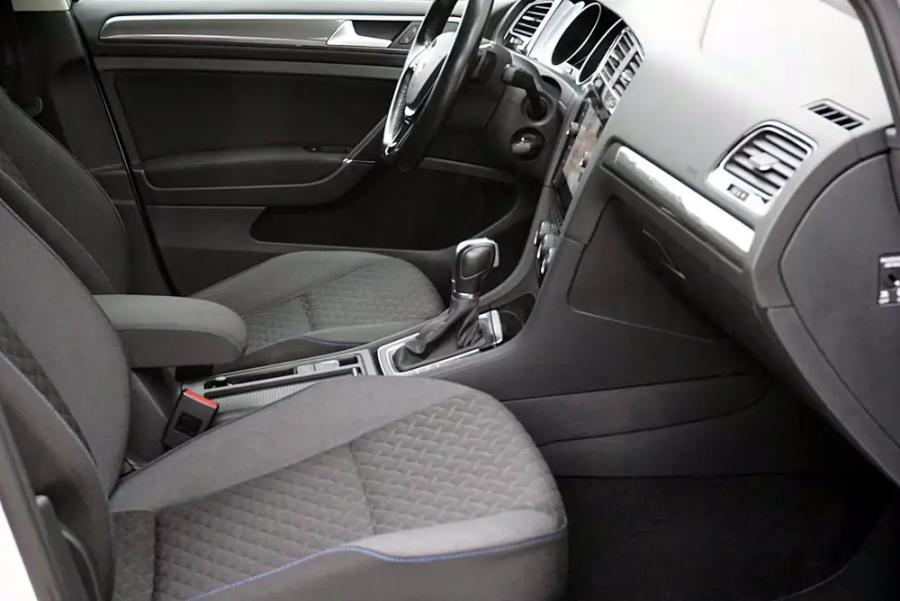 Grey Volkswagen Golf 2019 in Riga, with an engine capacity of 2.00 L and mileage of 278 thousand km for 9700 €, photo 11 on AUTOMOTO.COM.LV
