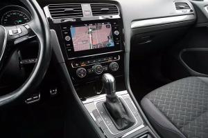 Grey Volkswagen Golf 2019 in Riga, with an engine capacity of 2.00 L and mileage of 278 thousand km for 9700 €, photo 18 on AUTOMOTO.COM.LV