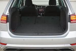 Grey Volkswagen Golf 2019 in Riga, with an engine capacity of 2.00 L and mileage of 278 thousand km for 9700 €, photo 25 on AUTOMOTO.COM.LV
