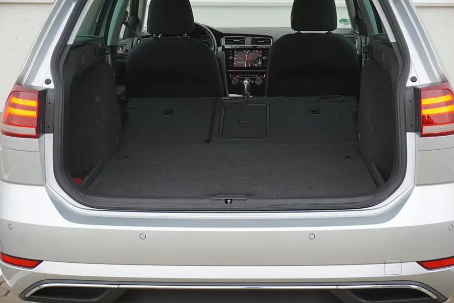 Grey Volkswagen Golf 2019 in Riga, with an engine capacity of 2.00 L and mileage of 278 thousand km for 9700 €, photo 25 on AUTOMOTO.COM.LV