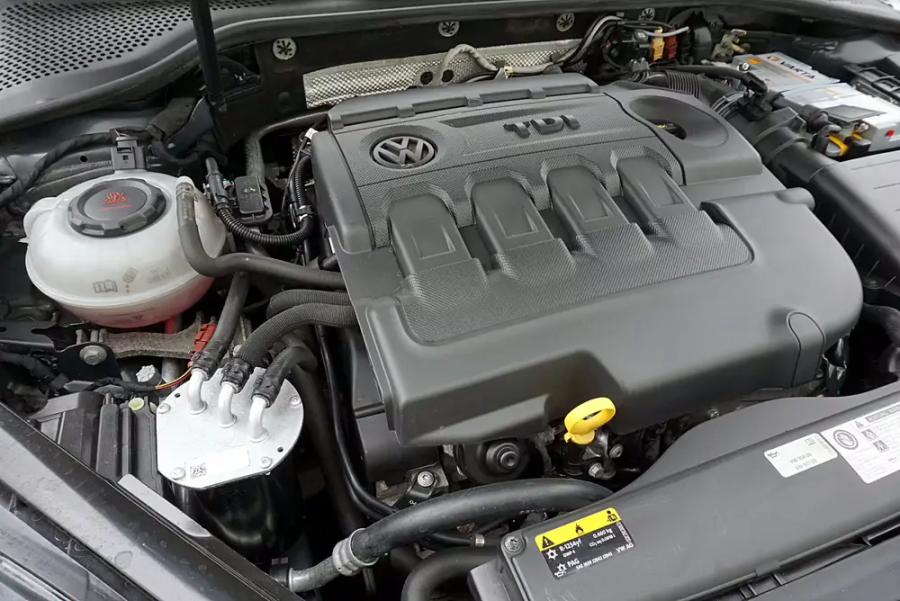 Grey Volkswagen Golf 2019 in Riga, with an engine capacity of 2.00 L and mileage of 278 thousand km for 9700 €, photo 26 on AUTOMOTO.COM.LV