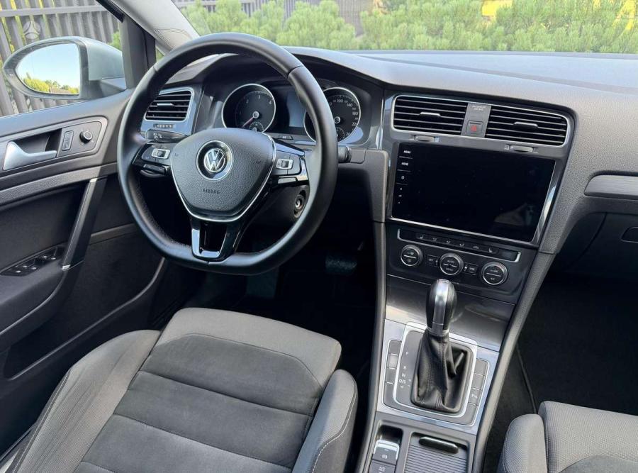 Grey Volkswagen Golf 2019 in Kaunas, with an engine capacity of 1.60 L and mileage of 241 thousand km for 7990 €, photo 20 on AUTOMOTO.COM.LV