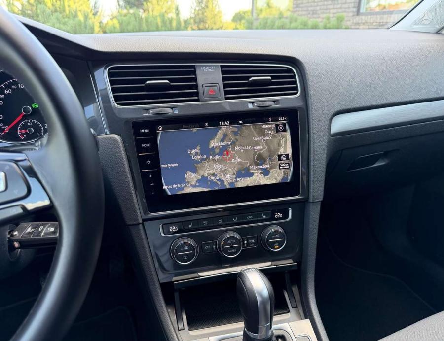 Grey Volkswagen Golf 2019 in Kaunas, with an engine capacity of 1.60 L and mileage of 241 thousand km for 7990 €, photo 23 on AUTOMOTO.COM.LV