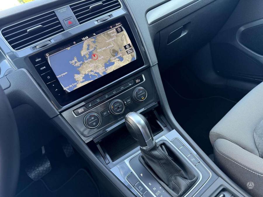 Grey Volkswagen Golf 2019 in Kaunas, with an engine capacity of 1.60 L and mileage of 241 thousand km for 7990 €, photo 27 on AUTOMOTO.COM.LV