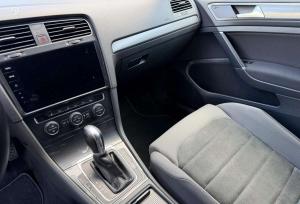 Grey Volkswagen Golf 2019 in Kaunas, with an engine capacity of 1.60 L and mileage of 241 thousand km for 7990 €, photo 31 on AUTOMOTO.COM.LV
