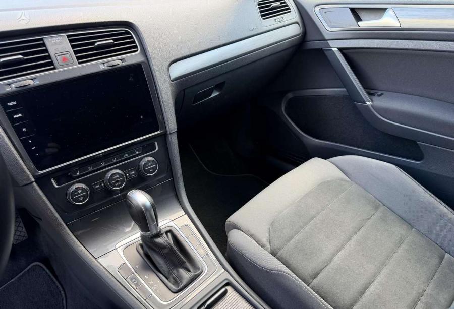 Grey Volkswagen Golf 2019 in Kaunas, with an engine capacity of 1.60 L and mileage of 241 thousand km for 7990 €, photo 31 on AUTOMOTO.COM.LV