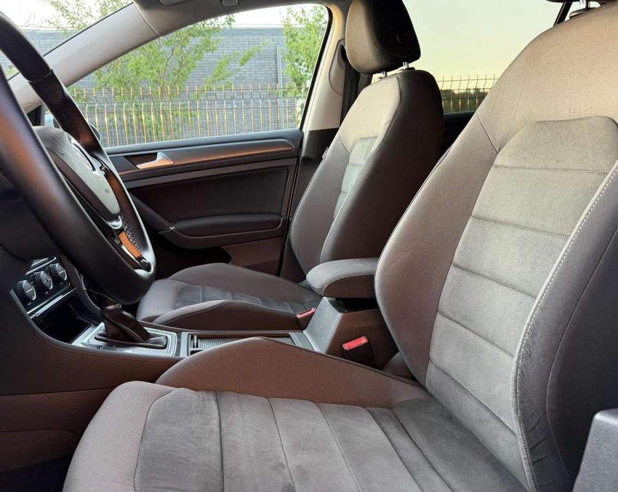 Grey Volkswagen Golf 2019 in Kaunas, with an engine capacity of 1.60 L and mileage of 241 thousand km for 7990 €, photo 34 on AUTOMOTO.COM.LV