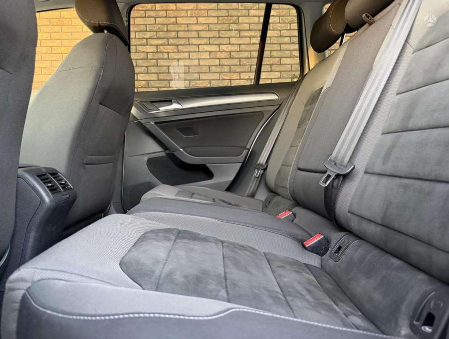 Grey Volkswagen Golf 2019 in Kaunas, with an engine capacity of 1.60 L and mileage of 241 thousand km for 7990 €, photo 35 on AUTOMOTO.COM.LV