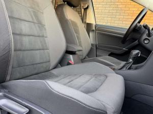 Grey Volkswagen Golf 2019 in Kaunas, with an engine capacity of 1.60 L and mileage of 241 thousand km for 7990 €, photo 38 on AUTOMOTO.COM.LV