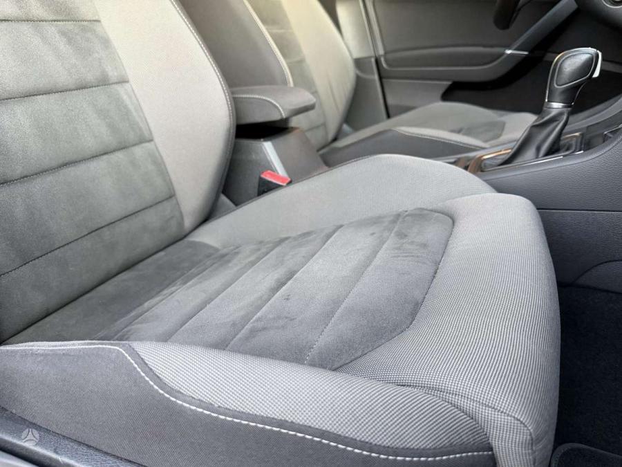 Grey Volkswagen Golf 2019 in Kaunas, with an engine capacity of 1.60 L and mileage of 241 thousand km for 7990 €, photo 39 on AUTOMOTO.COM.LV