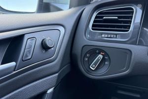 Grey Volkswagen Golf 2019 in Kaunas, with an engine capacity of 1.60 L and mileage of 241 thousand km for 7990 €, photo 40 on AUTOMOTO.COM.LV
