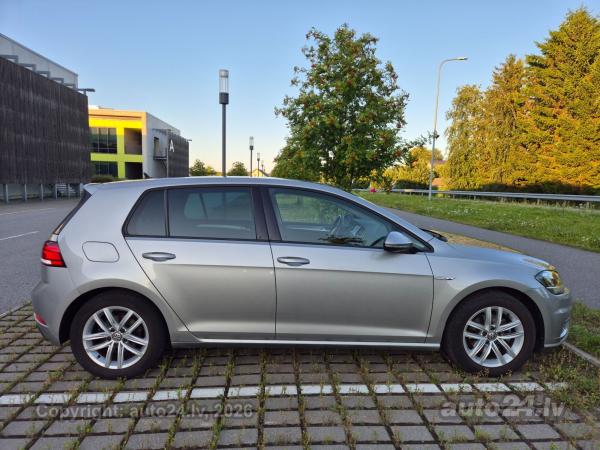 Grey Volkswagen Golf 2019 in Tallinn, with an engine capacity of 1.50 L and mileage of 53 thousand km for 13900 €, photo 5 on AUTOMOTO.COM.LV