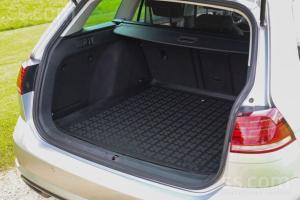 Grey Volkswagen Golf 2019 in Gulbene, with an engine capacity of 2.00 L and mileage of 239 thousand km for 10500 €, photo 11 on AUTOMOTO.COM.LV