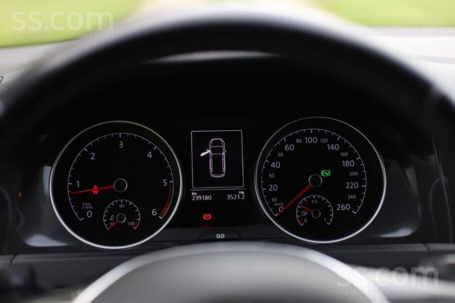 Grey Volkswagen Golf 2019 in Gulbene, with an engine capacity of 2.00 L and mileage of 239 thousand km for 10500 €, photo 12 on AUTOMOTO.COM.LV