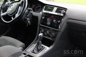 Grey Volkswagen Golf 2019 in Gulbene, with an engine capacity of 2.00 L and mileage of 239 thousand km for 10500 €, photo 19 on AUTOMOTO.COM.LV