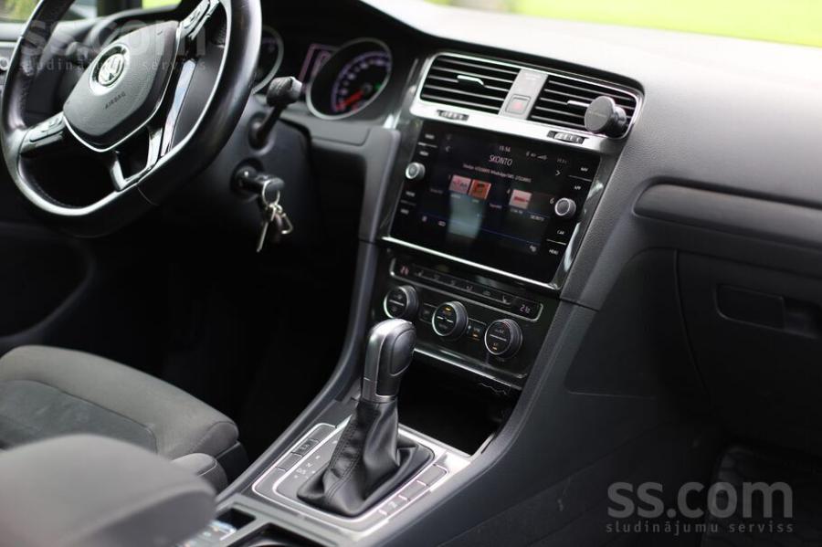 Grey Volkswagen Golf 2019 in Gulbene, with an engine capacity of 2.00 L and mileage of 239 thousand km for 10500 €, photo 19 on AUTOMOTO.COM.LV