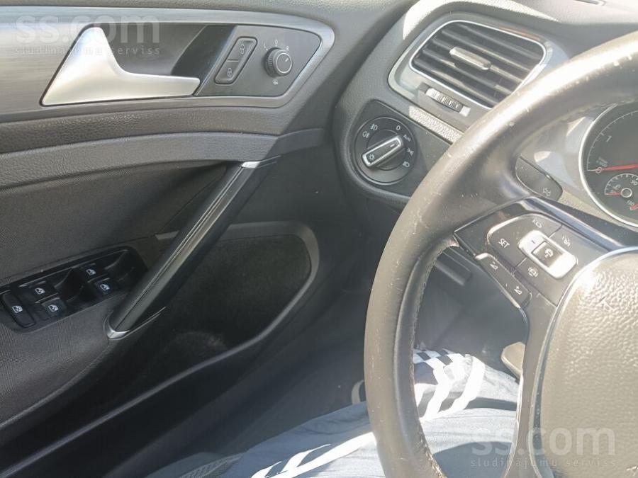 Pelēks Volkswagen Golf 2019 Daugavpils, ar dzinēja tilpumu 1.60 L un nobraukumu 239 tūkst. km par 8500 €, foto 14 vietnē AUTOMOTO.COM.LV