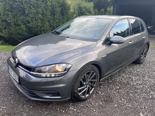 Pelēks Volkswagen Golf 2019 Saku, ar dzinēja tilpumu 1.50 L un nobraukumu 63 tūkst. km par 13900 €, foto 2 vietnē AUTOMOTO.COM.LV