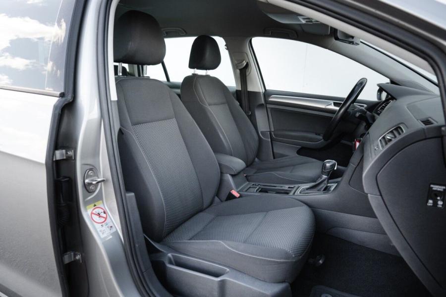 Grey Volkswagen Golf 2019 in Riga, with an engine capacity of 1.50 L and mileage of 153 thousand km for 9850 €, photo 7 on AUTOMOTO.COM.LV
