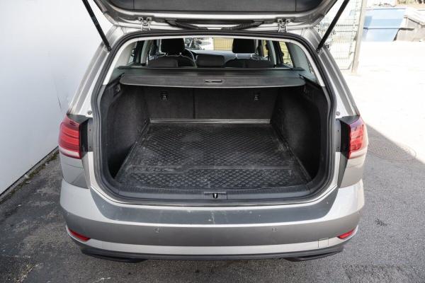 Volkswagen Golf 2019 Rīga vietnē Pelēks Volkswagen Golf 2019 Rīga, ar dzinēja tilpumu 1.50 L un nobraukumu 153 tūkst. km par 9850 €, foto 9 vietnē AUTOMOTO.COM.LV