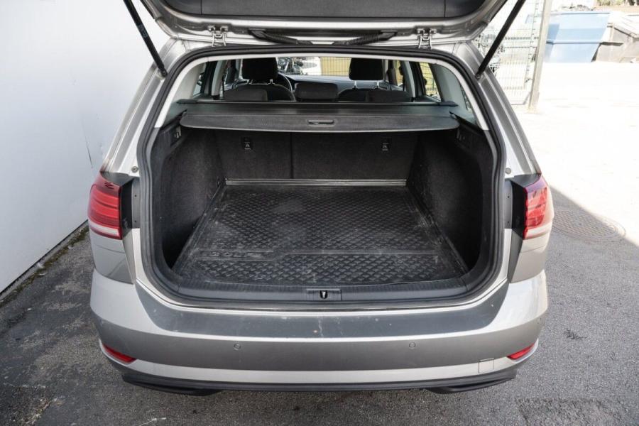 Grey Volkswagen Golf 2019 in Riga, with an engine capacity of 1.50 L and mileage of 153 thousand km for 9850 €, photo 9 on AUTOMOTO.COM.LV