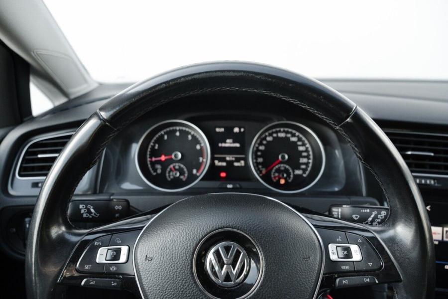 Grey Volkswagen Golf 2019 in Riga, with an engine capacity of 1.50 L and mileage of 153 thousand km for 9850 €, photo 12 on AUTOMOTO.COM.LV