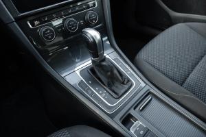 Grey Volkswagen Golf 2019 in Riga, with an engine capacity of 1.50 L and mileage of 153 thousand km for 9850 €, photo 13 on AUTOMOTO.COM.LV