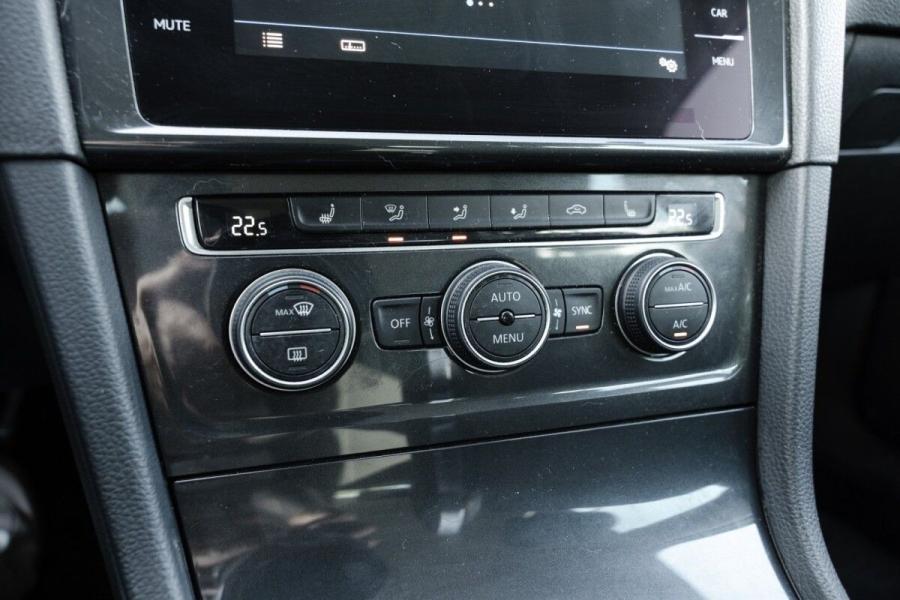 Grey Volkswagen Golf 2019 in Riga, with an engine capacity of 1.50 L and mileage of 153 thousand km for 9850 €, photo 14 on AUTOMOTO.COM.LV
