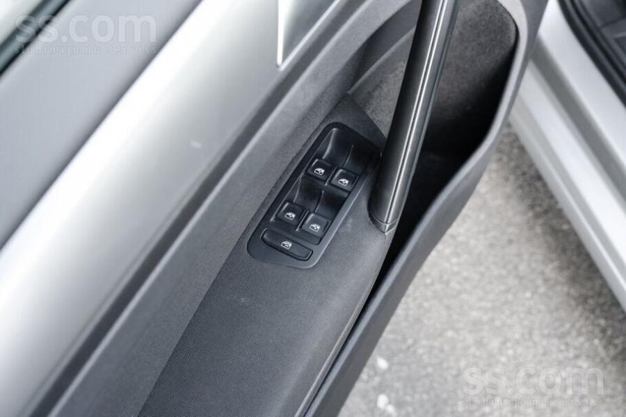 Grey Volkswagen Golf 2019 in Riga, with an engine capacity of 1.50 L and mileage of 153 thousand km for 9850 €, photo 10 on AUTOMOTO.COM.LV