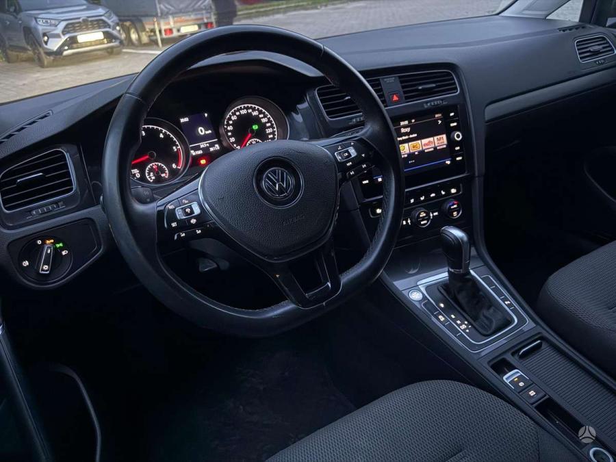 Grey Volkswagen Golf 2019 in Vilnius, with an engine capacity of 1.60 L and mileage of 162 thousand km for 9500 €, photo 8 on AUTOMOTO.COM.LV