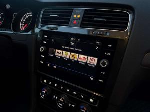 Grey Volkswagen Golf 2019 in Vilnius, with an engine capacity of 1.60 L and mileage of 162 thousand km for 9500 €, photo 9 on AUTOMOTO.COM.LV