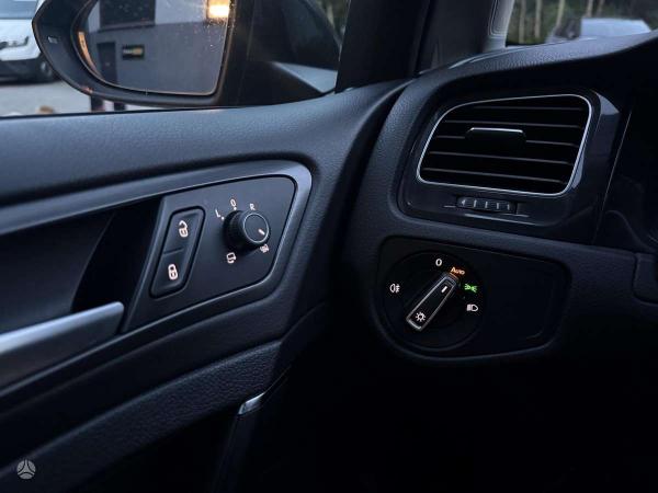 Grey Volkswagen Golf 2019 in Vilnius, with an engine capacity of 1.60 L and mileage of 162 thousand km for 9500 €, photo 11 on AUTOMOTO.COM.LV