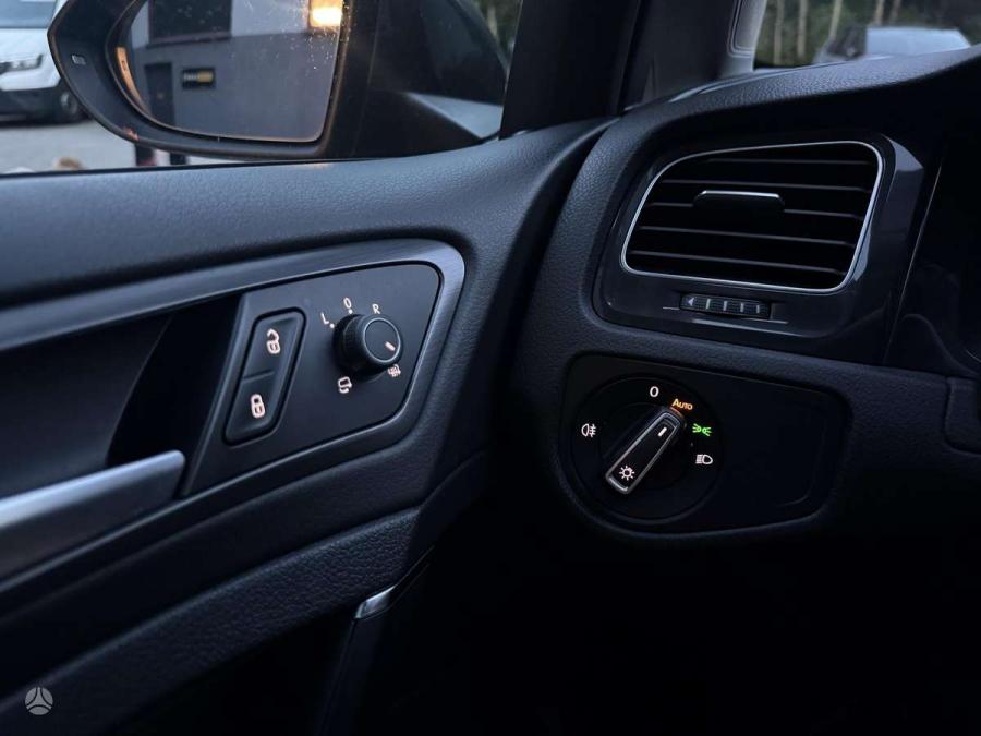 Grey Volkswagen Golf 2019 in Vilnius, with an engine capacity of 1.60 L and mileage of 162 thousand km for 9500 €, photo 11 on AUTOMOTO.COM.LV