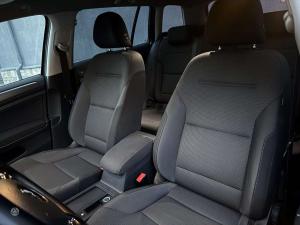 Grey Volkswagen Golf 2019 in Vilnius, with an engine capacity of 1.60 L and mileage of 162 thousand km for 9500 €, photo 13 on AUTOMOTO.COM.LV