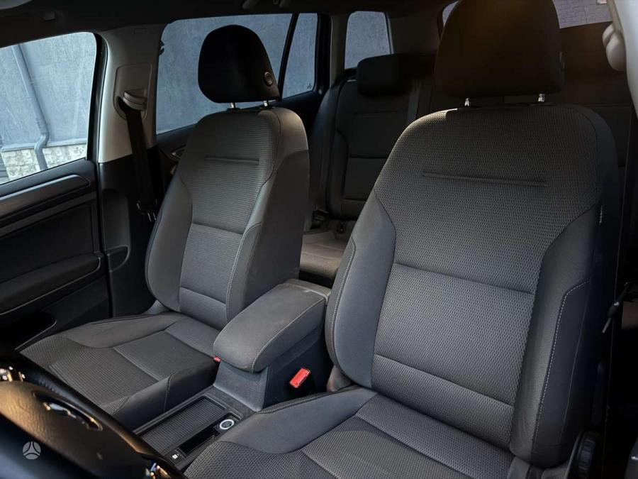 Grey Volkswagen Golf 2019 in Vilnius, with an engine capacity of 1.60 L and mileage of 162 thousand km for 9500 €, photo 13 on AUTOMOTO.COM.LV