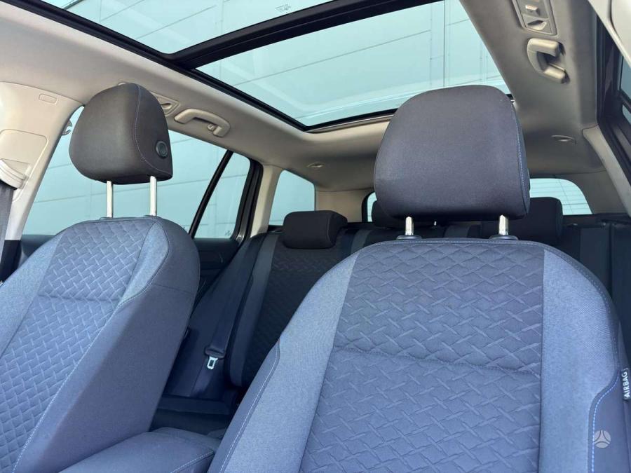 Pelēks Volkswagen Golf 2019 Kauņa, ar dzinēja tilpumu 1.97 L un nobraukumu 300 tūkst. km par 9800 €, foto 13 vietnē AUTOMOTO.COM.LV