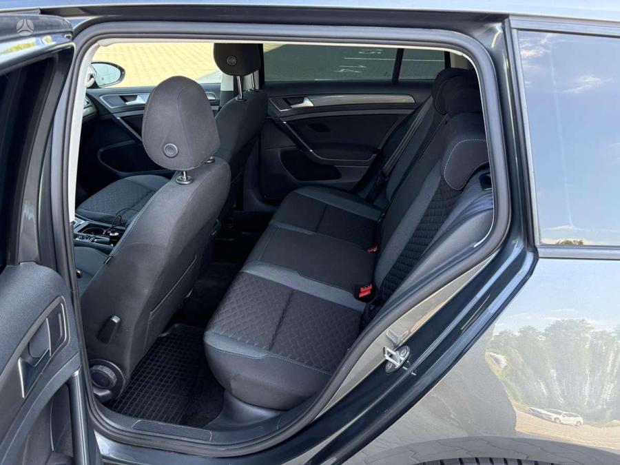 Pelēks Volkswagen Golf 2019 Kauņa, ar dzinēja tilpumu 1.97 L un nobraukumu 300 tūkst. km par 9800 €, foto 18 vietnē AUTOMOTO.COM.LV