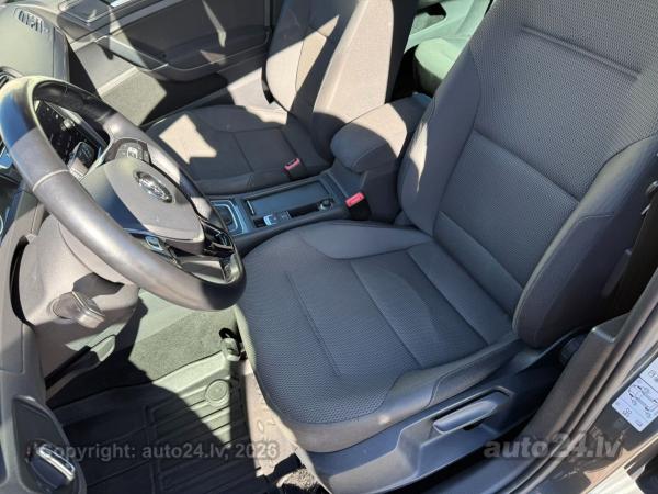 Фольксваген Гольф 2019 в Таллин на AUTOMOTO.COM.LV Серый Фольксваген Гольф 2019 в Таллин, объемом двигателя 1.50 л и пробегом 176 тыс. км за 9500 €, фото 9 на AUTOMOTO.COM.LV