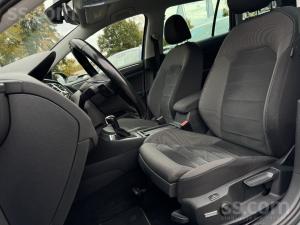 Grey Volkswagen Golf 2019 in Valmiera, with an engine capacity of 2.00 L and mileage of 216 thousand km for 11900 €, photo 8 on AUTOMOTO.COM.LV