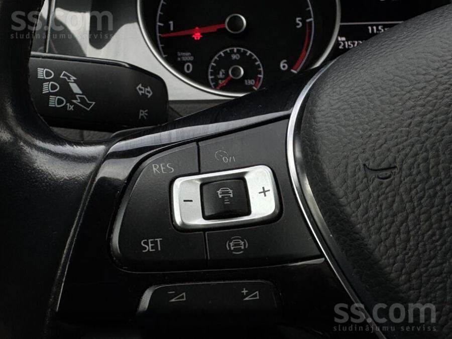 Grey Volkswagen Golf 2019 in Valmiera, with an engine capacity of 2.00 L and mileage of 216 thousand km for 11900 €, photo 11 on AUTOMOTO.COM.LV