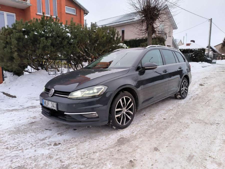 Grey Volkswagen Golf 2020 in Siauliai, with an engine capacity of 1.97 L and mileage of 247 thousand km for 8700 €, photo 1 on AUTOMOTO.COM.LV