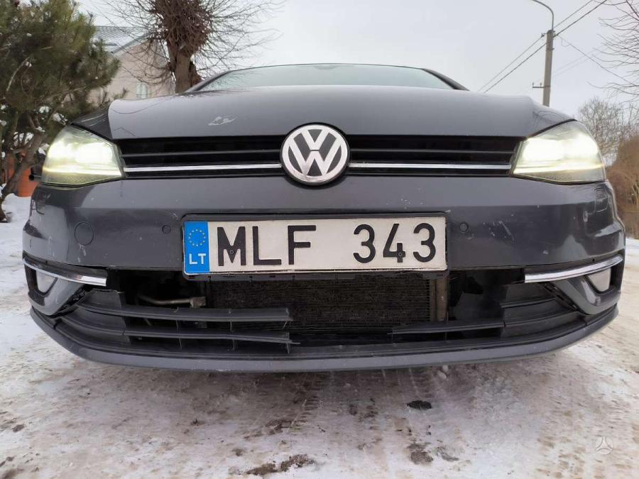 Grey Volkswagen Golf 2020 in Siauliai, with an engine capacity of 1.97 L and mileage of 247 thousand km for 8700 €, photo 6 on AUTOMOTO.COM.LV